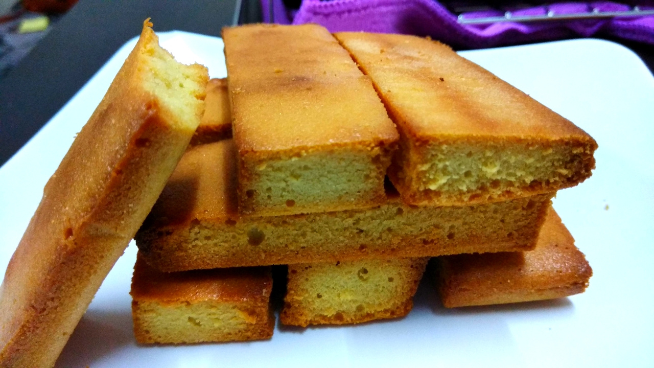 Homemade dry cake rusk
